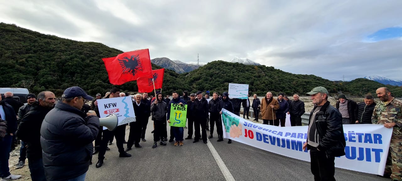 Residents of the Shushica Valley continue their protest against the ...